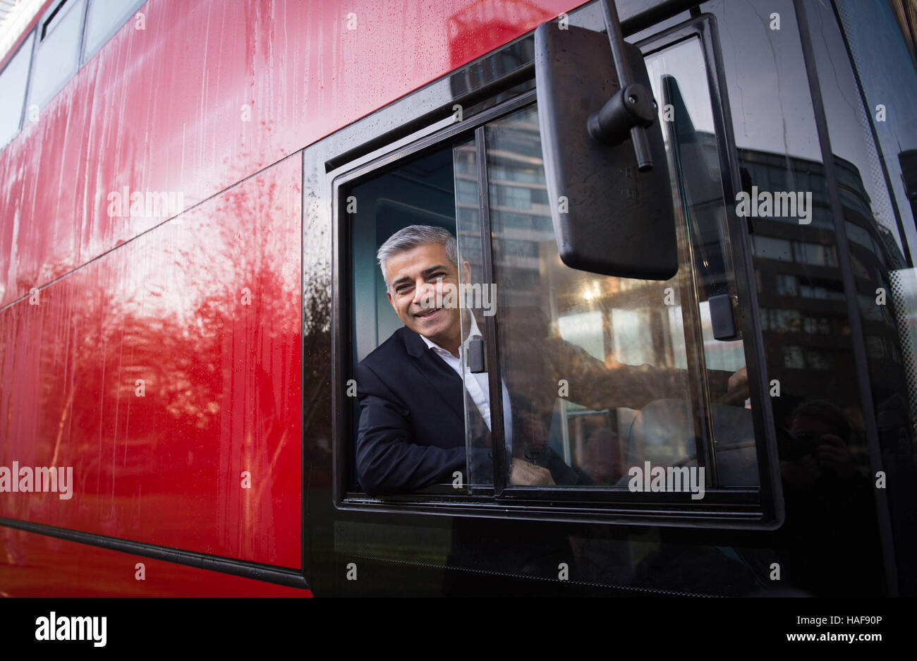 Mayor Of London Sadiq Khan Unveils The Worlds First Hydrogen Double