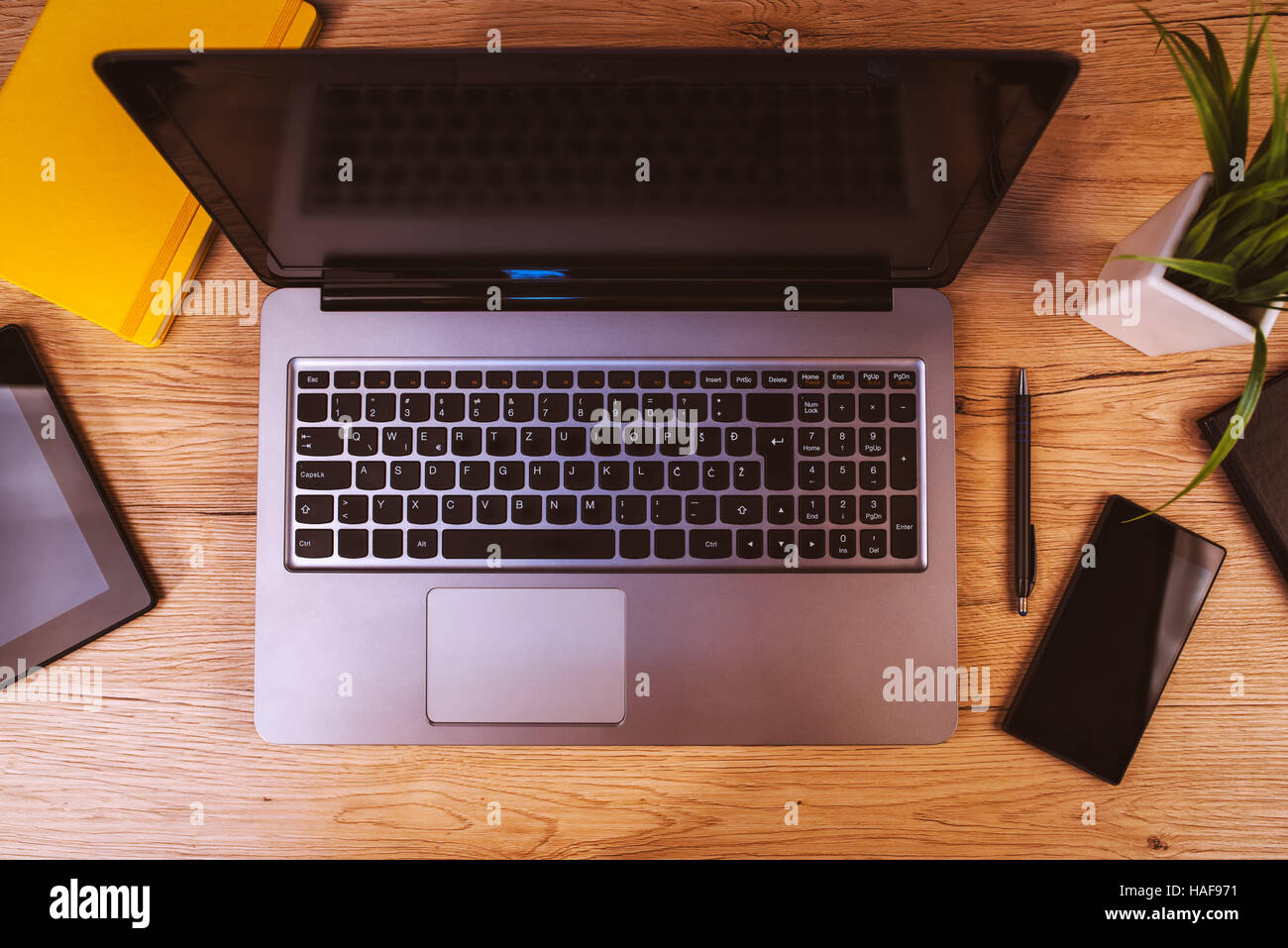 Mobile desktop tablet hi-res stock photography and images - Alamy