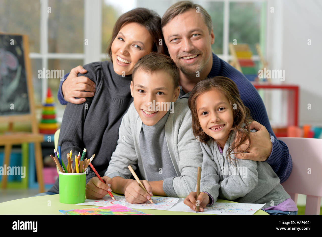 Family drawing together Stock Photo - Alamy