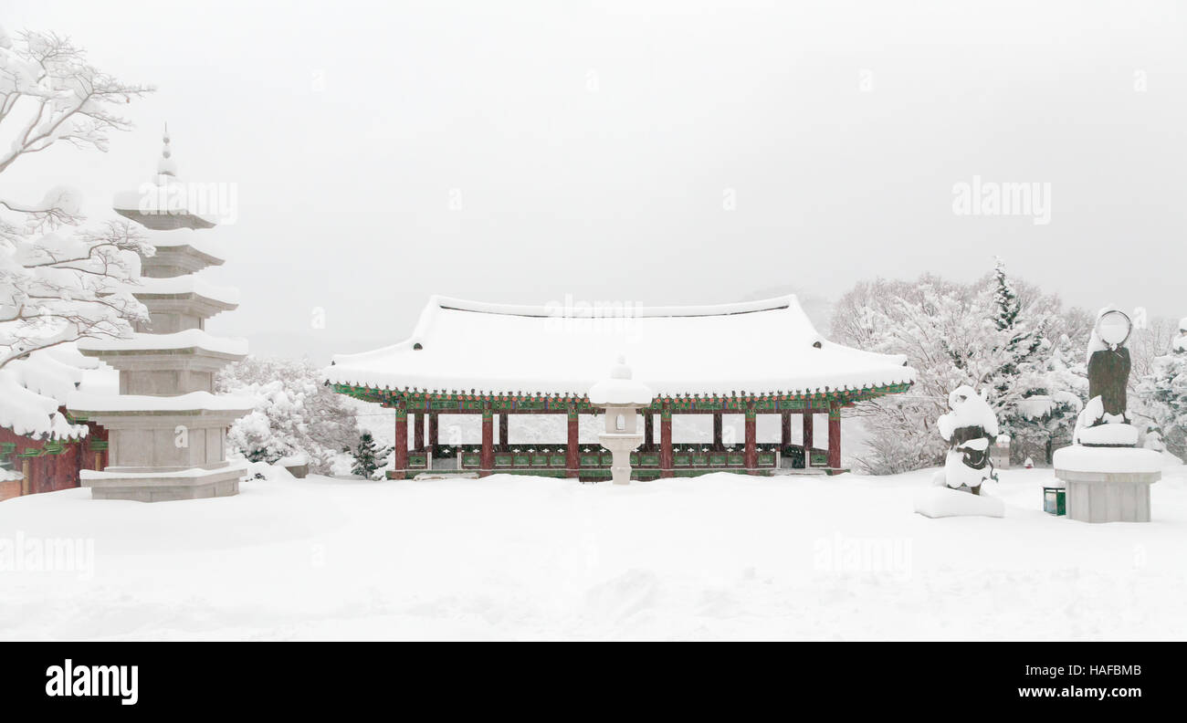 Temple covered hi-res stock photography and images - Alamy