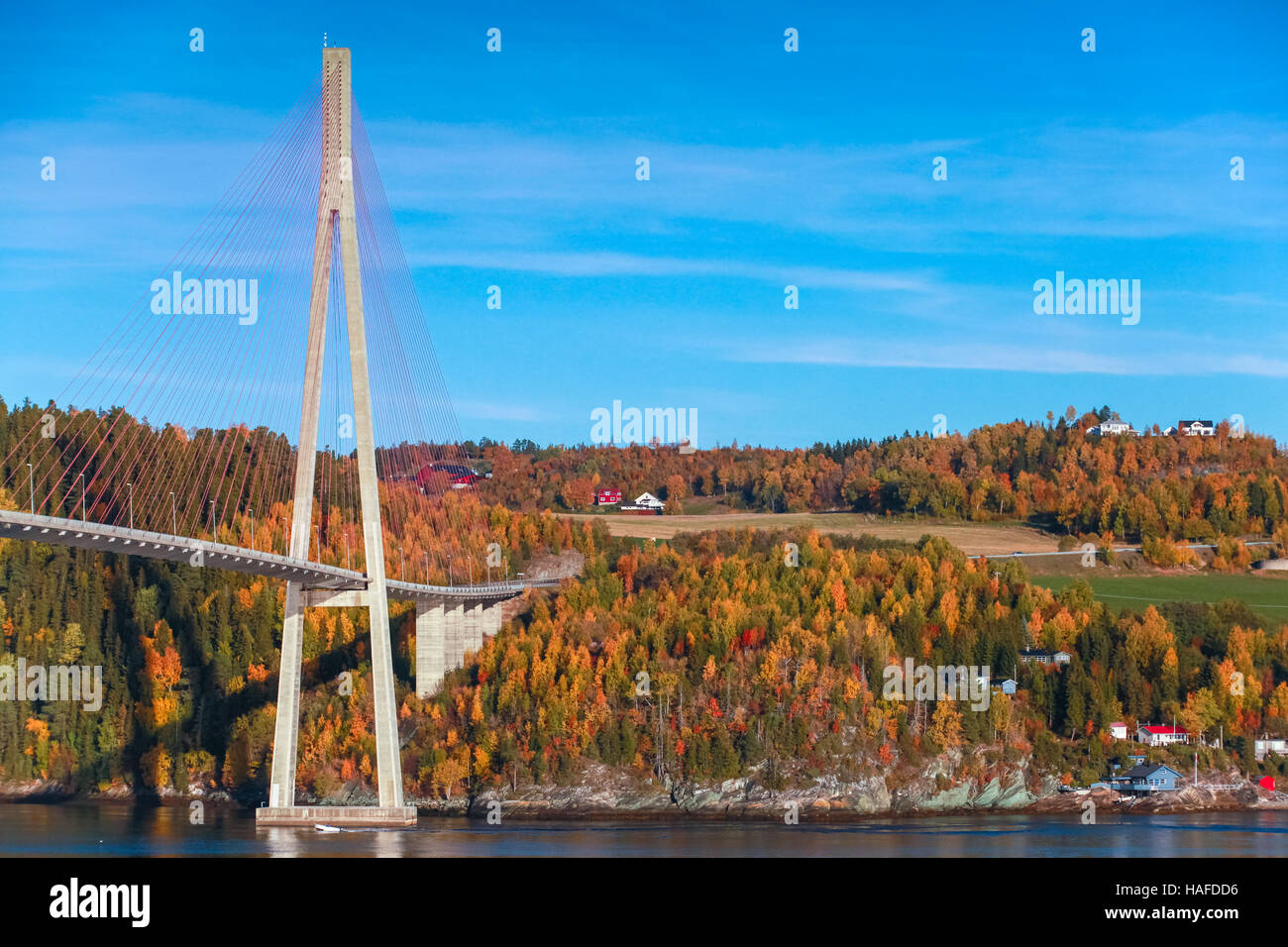 Cable truss bridge hi-res stock photography and images - Alamy