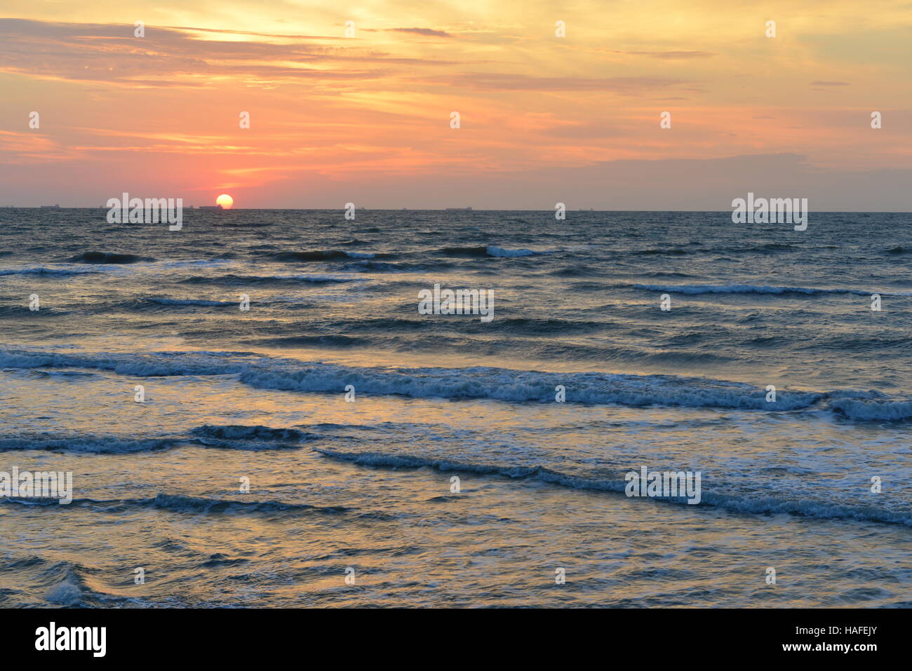 Noiseless beach hi-res stock photography and images - Alamy