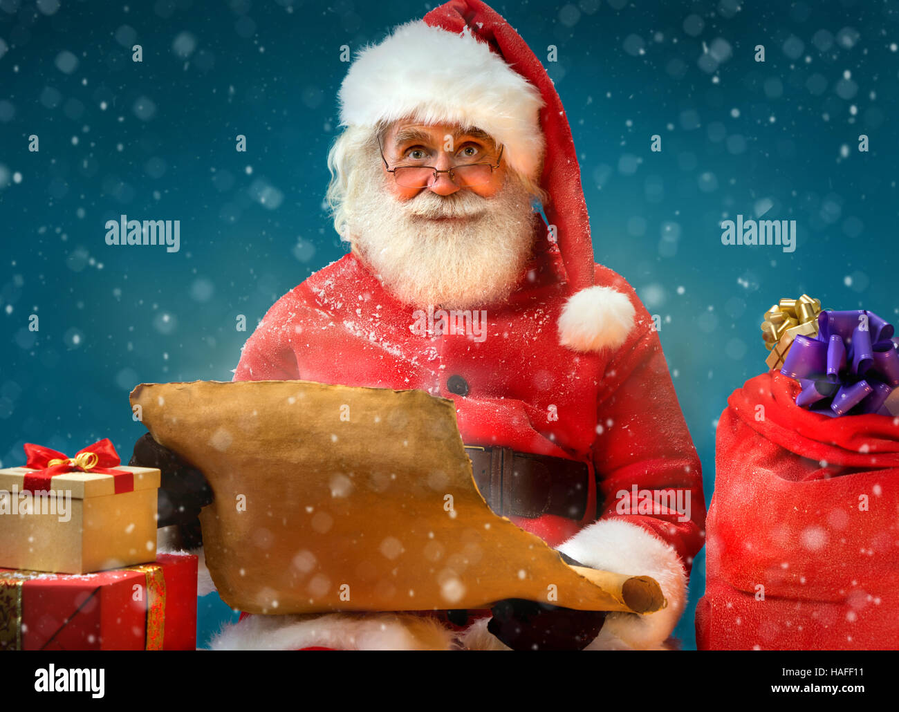 Real santa claus hi-res stock photography and images - Alamy