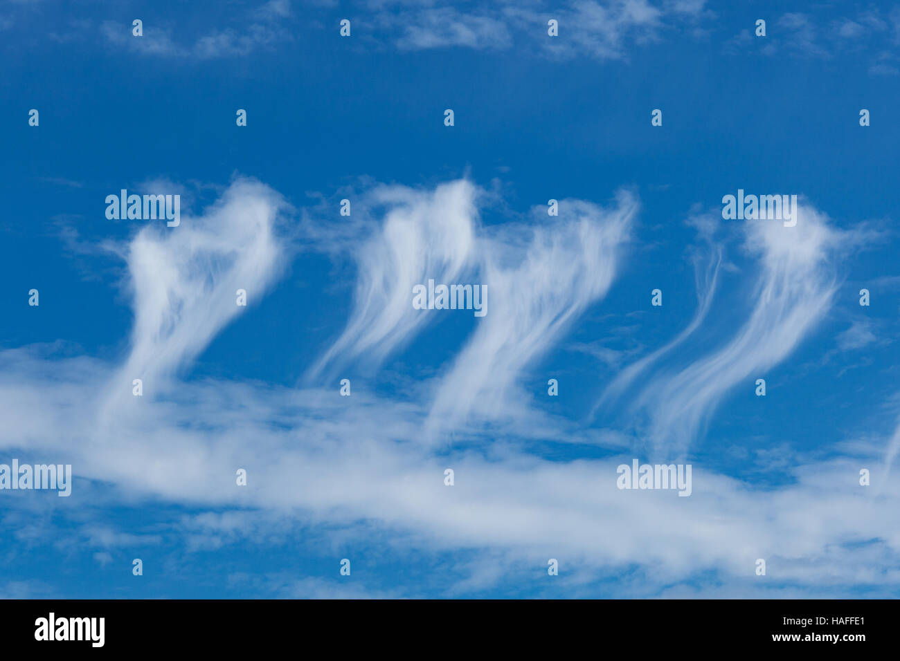 Unusual vertical shapes in cirrus cloud Stock Photo - Alamy