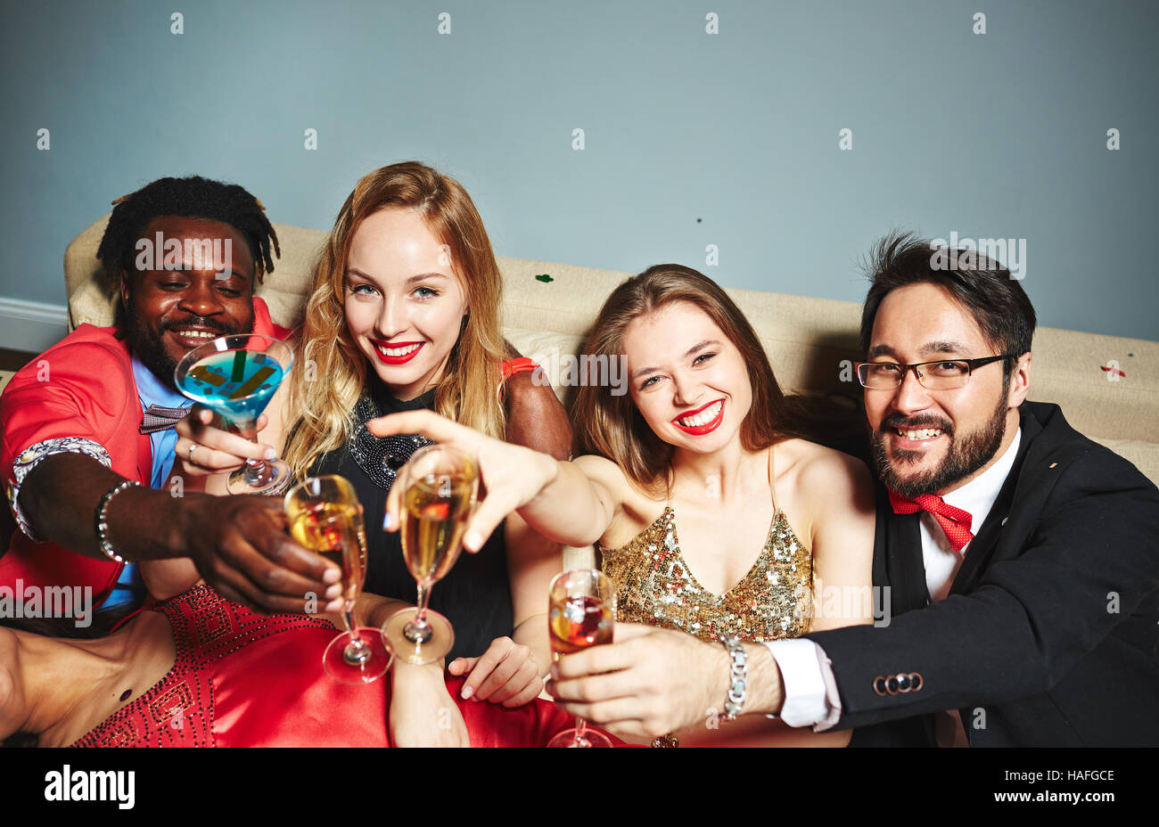 People looking into camera hi-res stock photography and images - Alamy