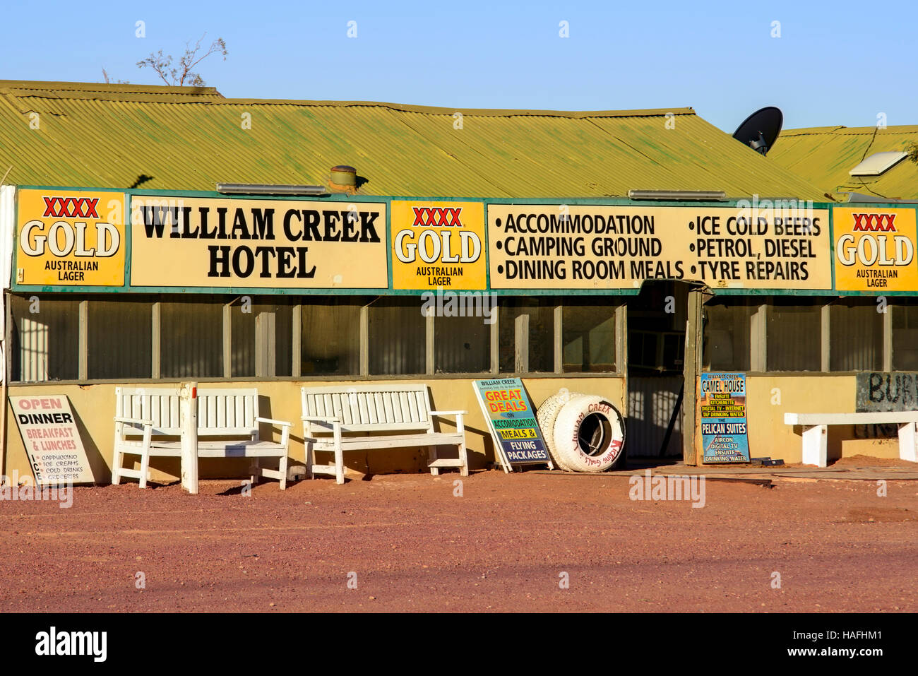 The William Creek Hotel in Australia's smallest town, William Creek in ...