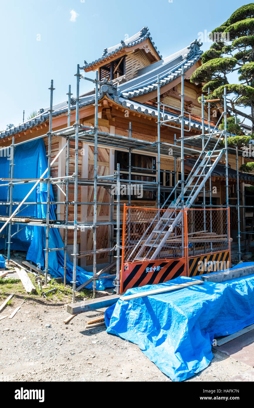 Japan, Tatsuno. Constuction site, new build of typical Japanese house ...