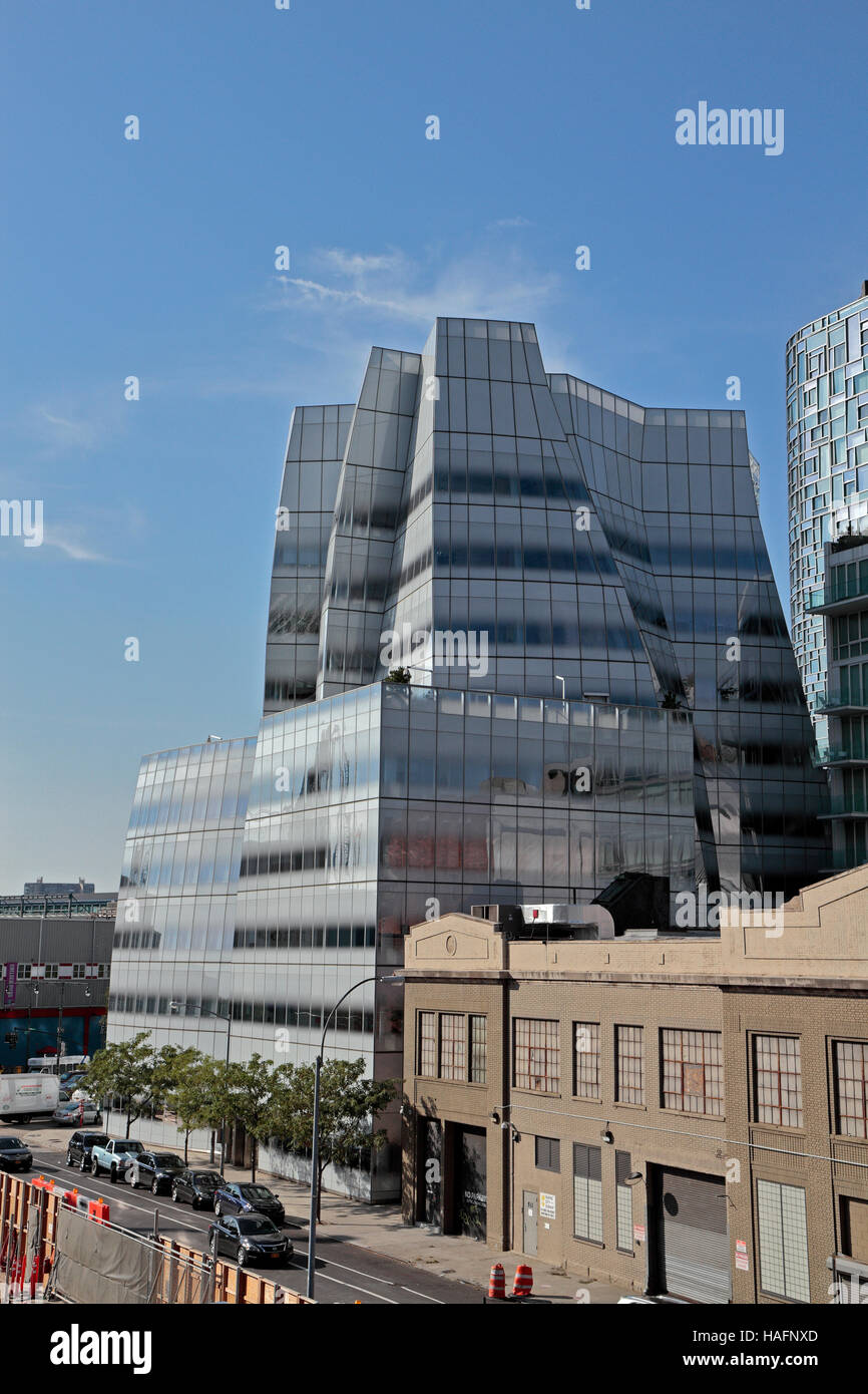 The IAC Building, InterActiveCorp's headquarters, viewed from the High ...