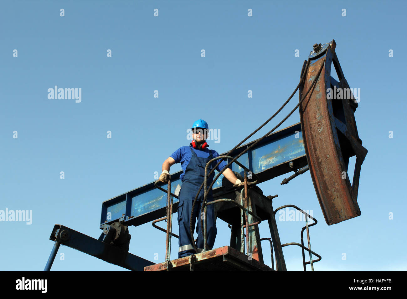 Oil and gas industry and worker hi-res stock photography and images - Alamy