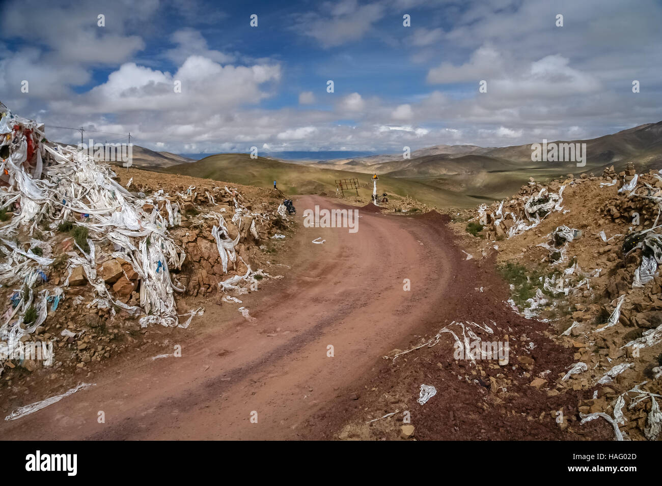 Winding sandy road through mountain hi-res stock photography and images ...