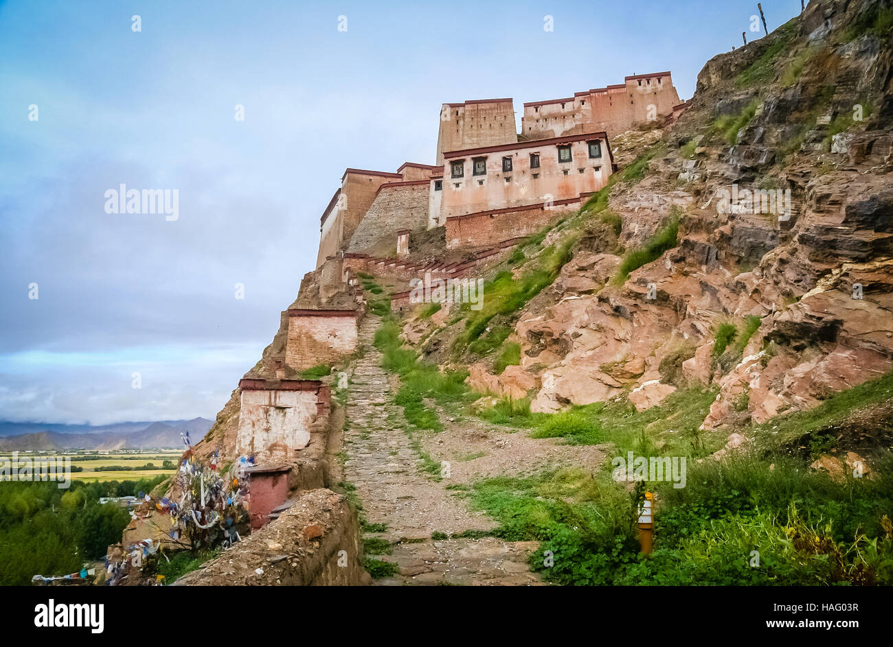Tibetan Fort in Gyangze in central Tibet Stock Photo - Alamy