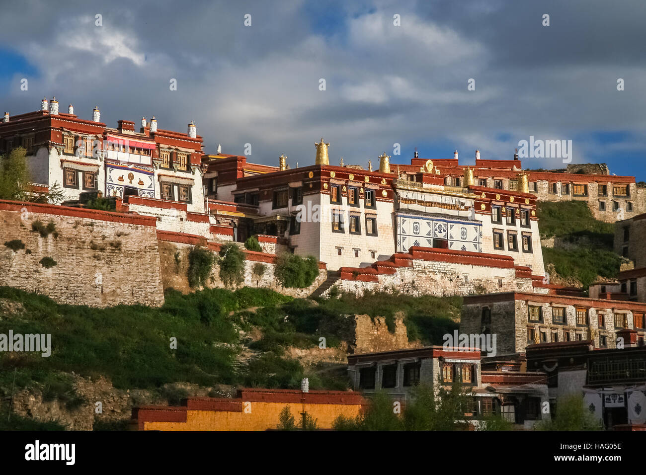 Buddhist monastery living quarters hi-res stock photography and images ...