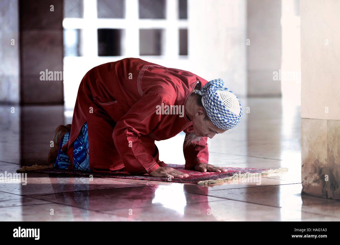 Religious muslim man praying inside the mosque Stock Photo - Alamy