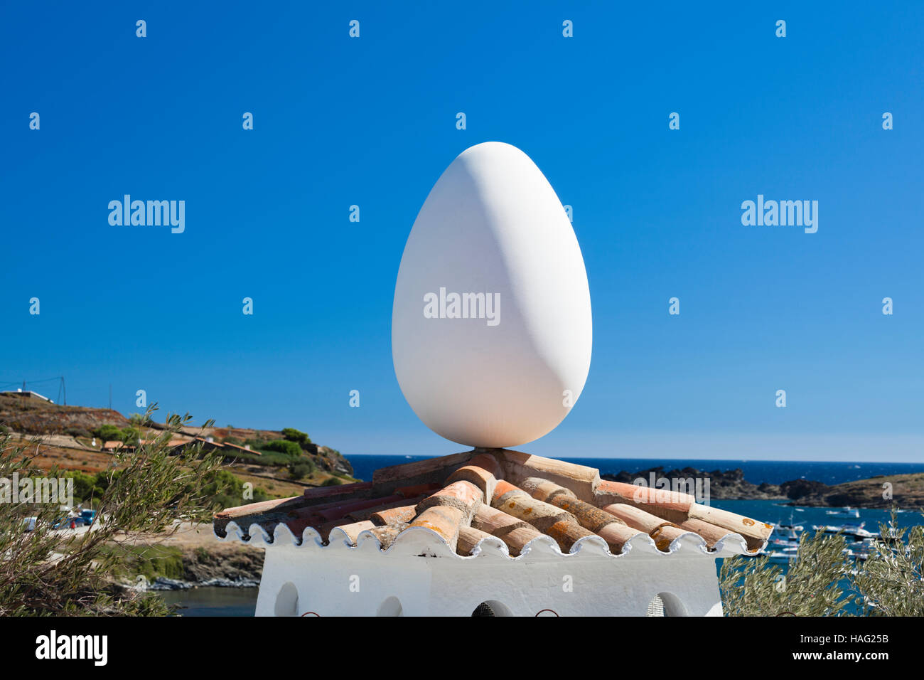 Giant plaster egg sculpture salvadore hi-res stock photography and ...