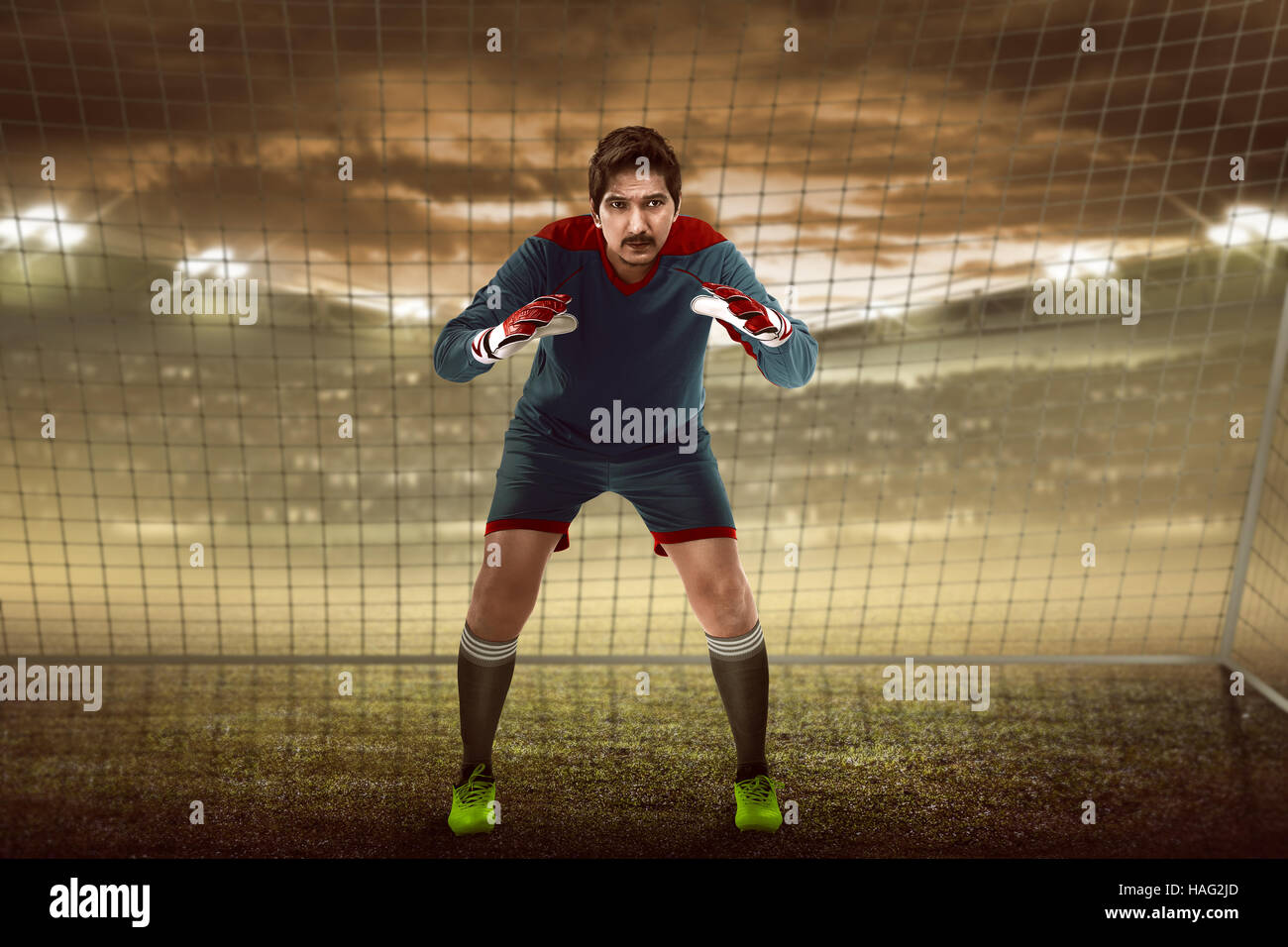 Goalkeeper arms out hi-res stock photography and images - Alamy
