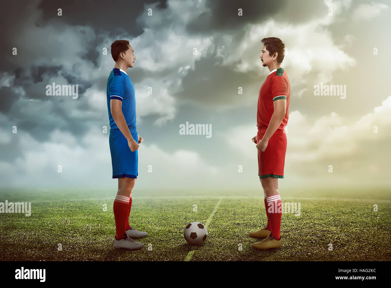 Football and facing the ball hi-res stock photography and images - Alamy