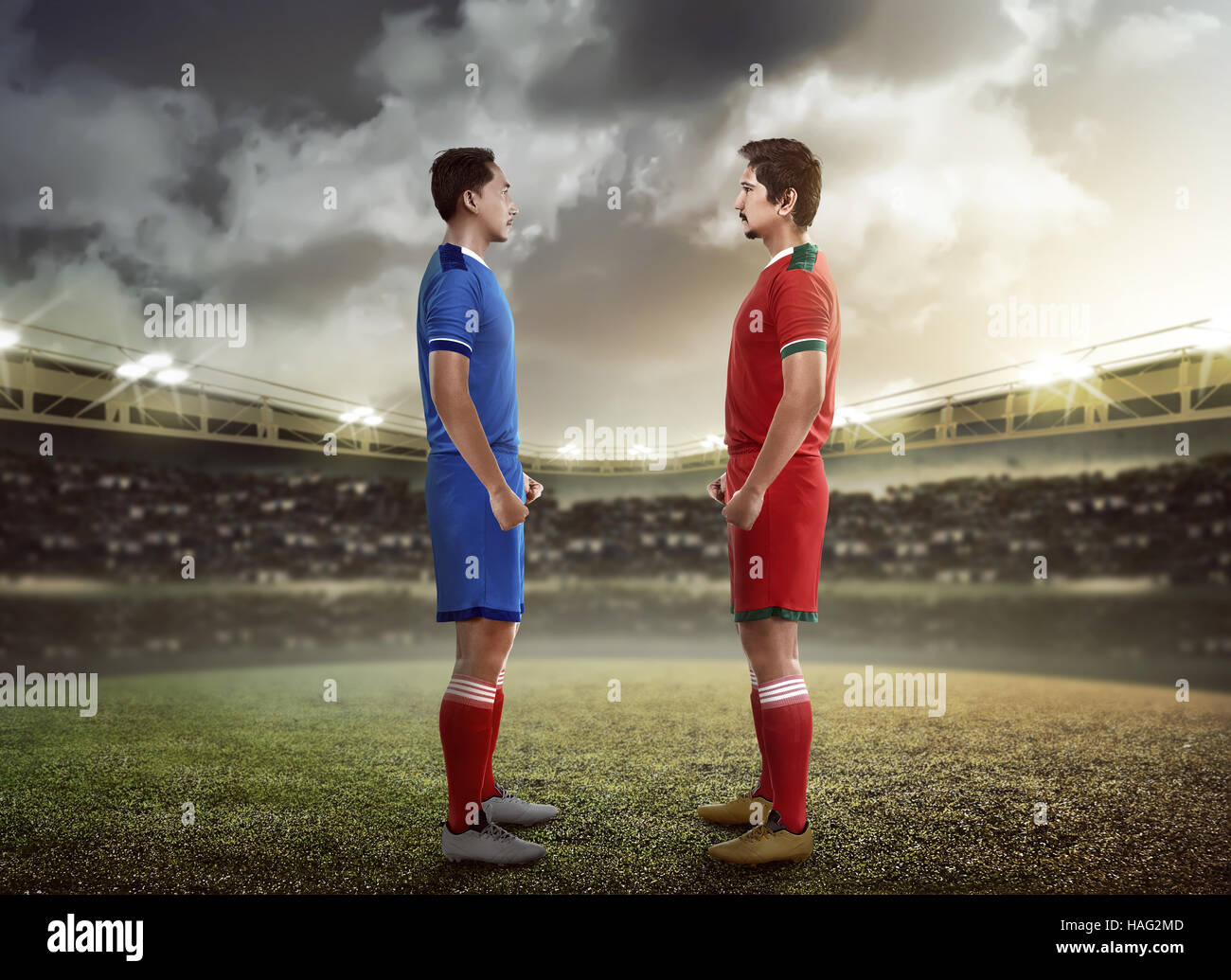 Football and facing the ball hi-res stock photography and images - Alamy