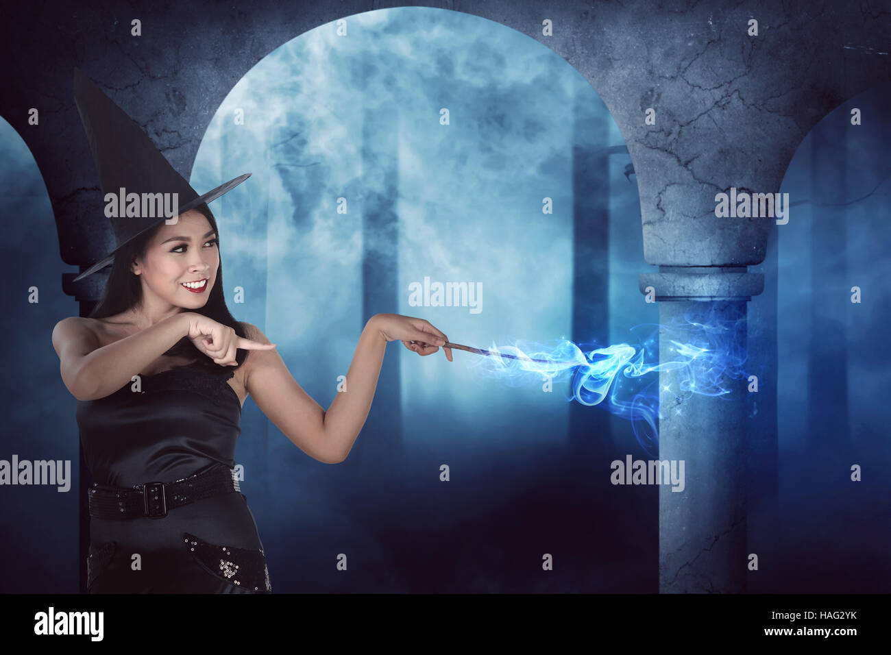 Old young woman illusion hi-res stock photography and images - Alamy