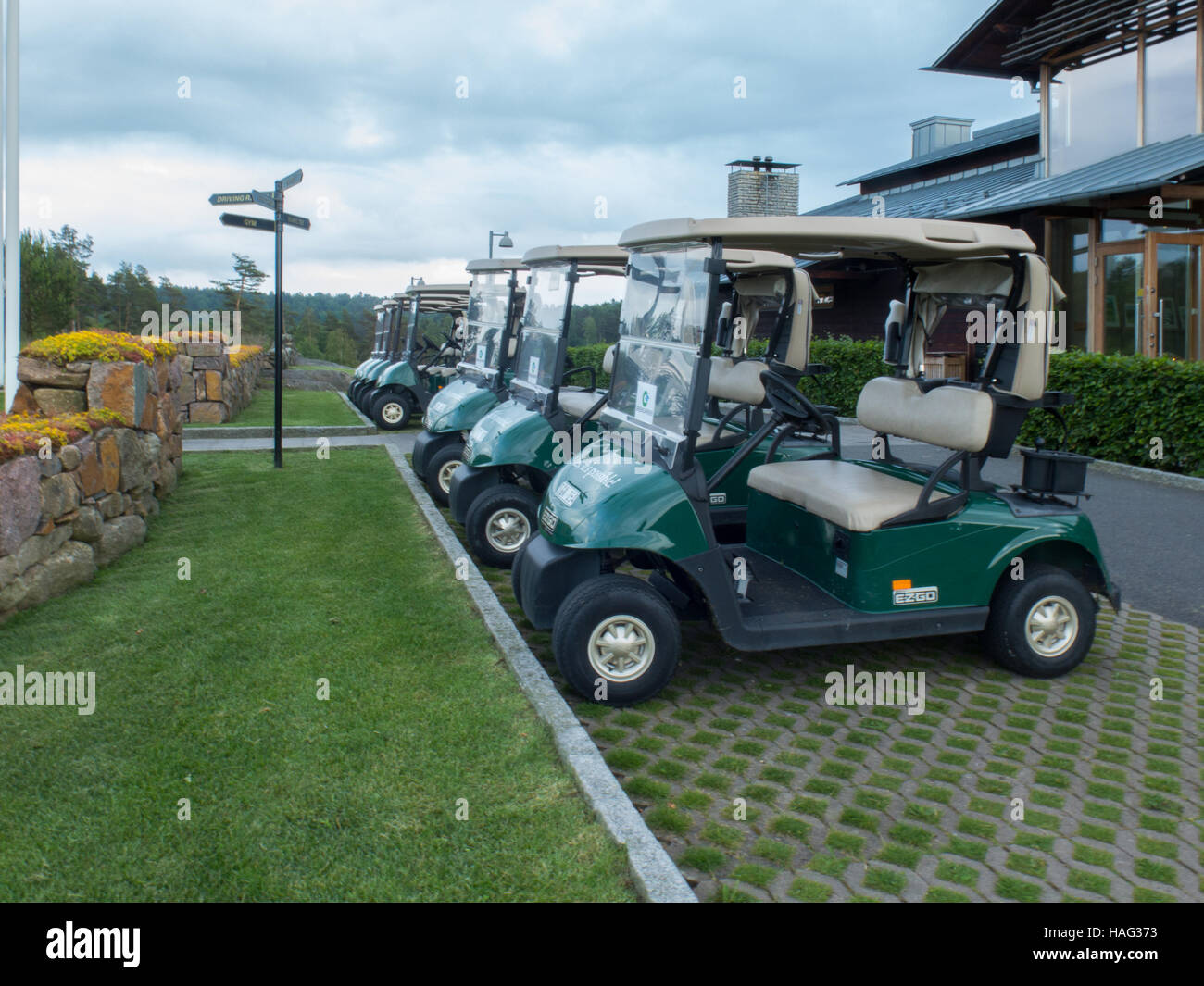 Golf club car park hi-res stock photography and images - Alamy