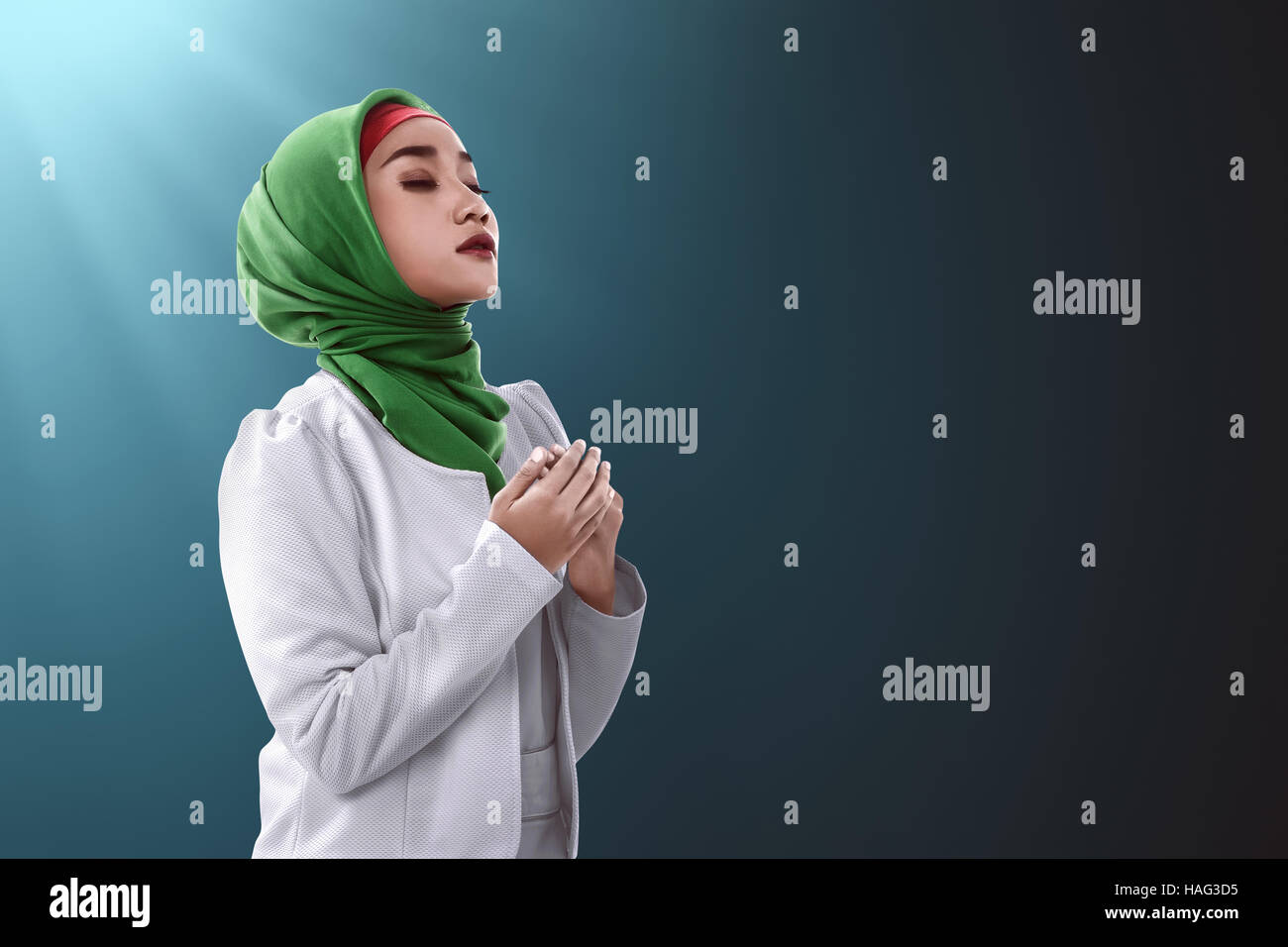 Image of beautiful asian muslim woman praying Stock Photo - Alamy Image of beautiful asian muslim woman praying Stock Photo - Alamy