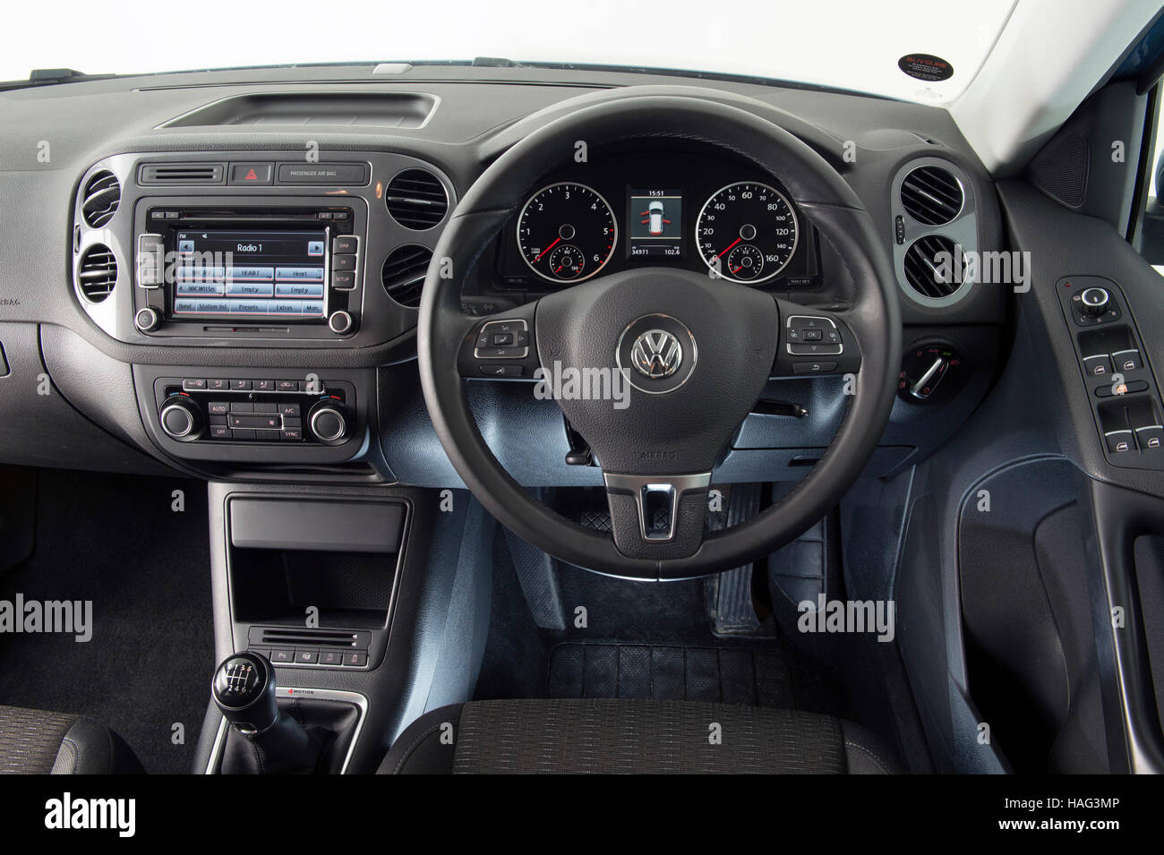 Volkswagen tiguan dashboard hi-res stock photography and images - Alamy