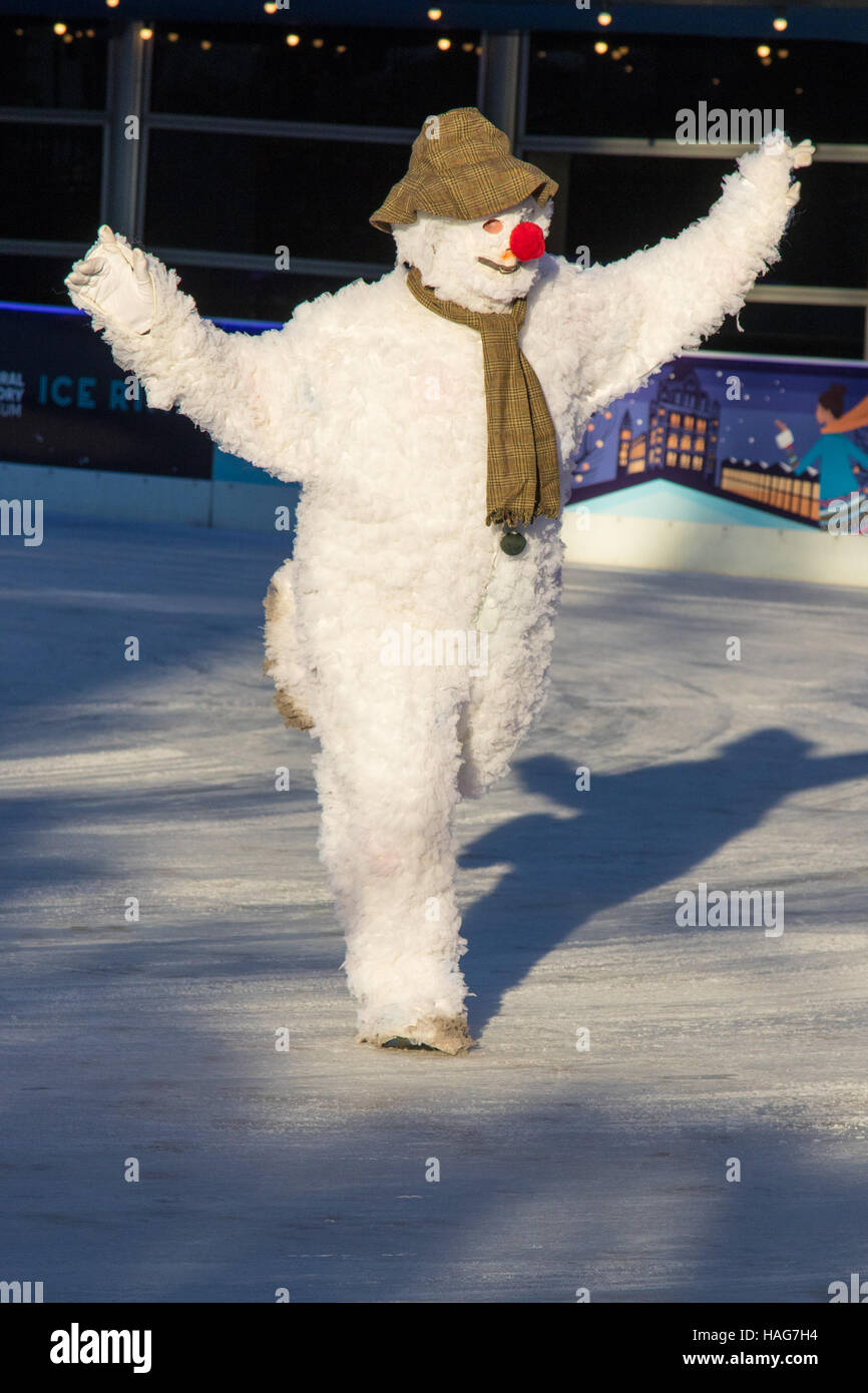 Natural History Museum, London, UK. 30th Nov, 2016. On the coldest week ...