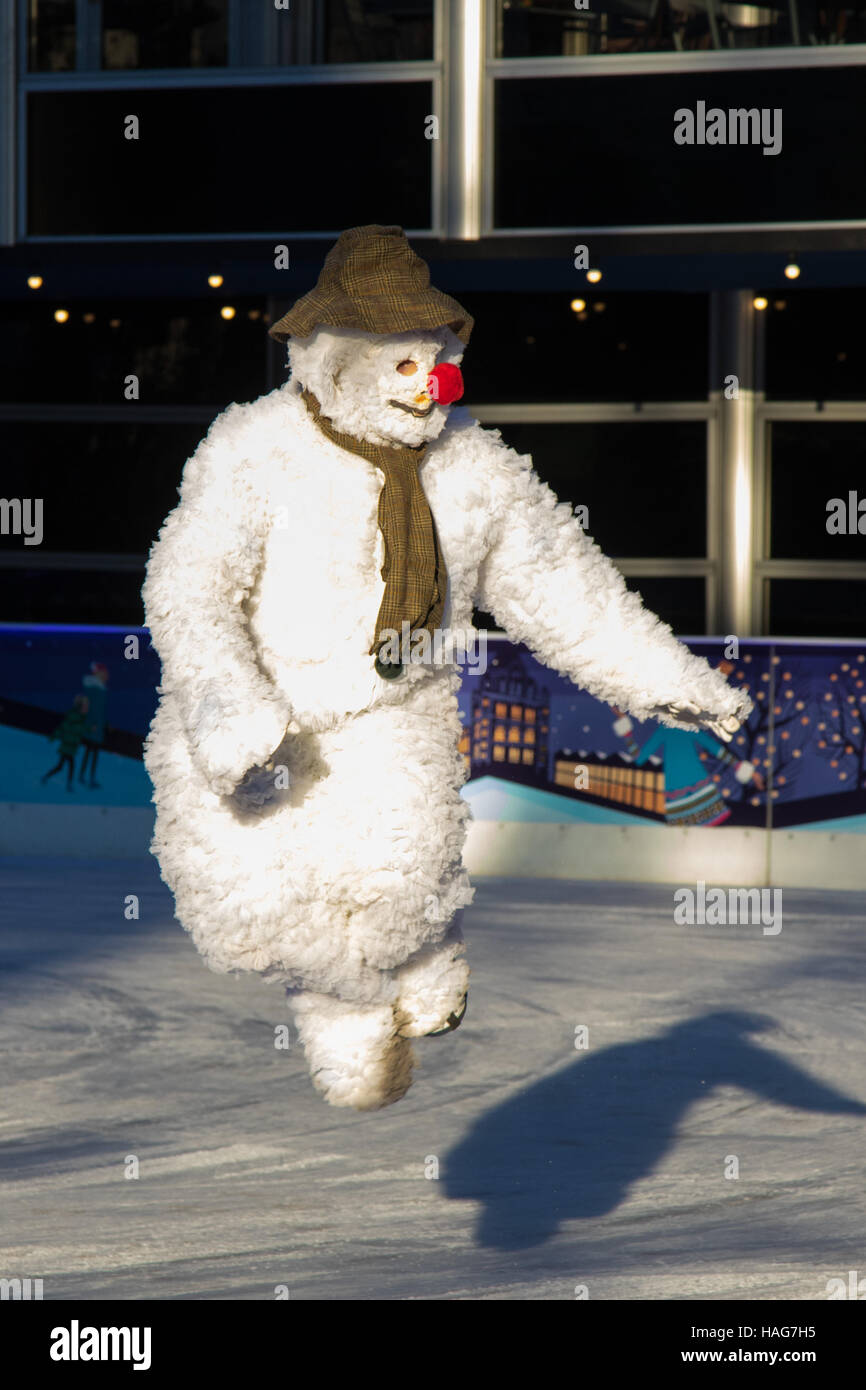 Natural History Museum, London, UK. 30th Nov, 2016. On the coldest week ...