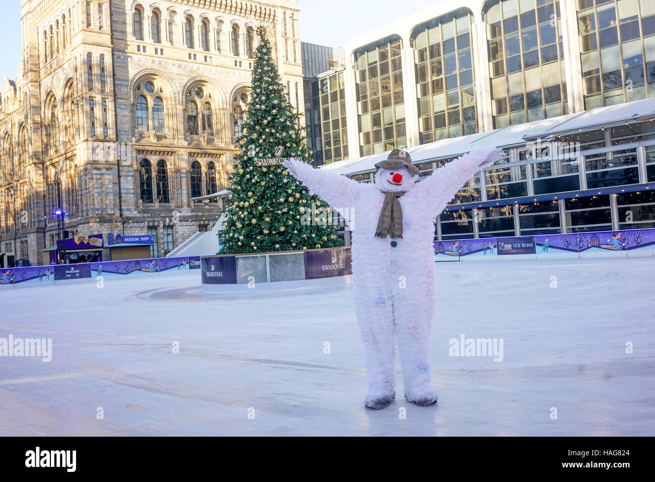 London, UK. 30th Nov, 2016. On the coldest week of the year, The ...