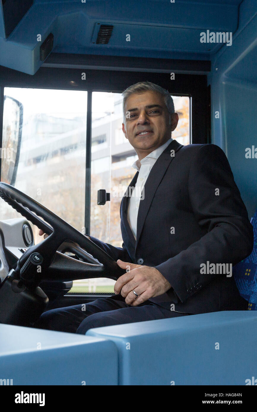 London bus drivers seat hi-res stock photography and images - Alamy