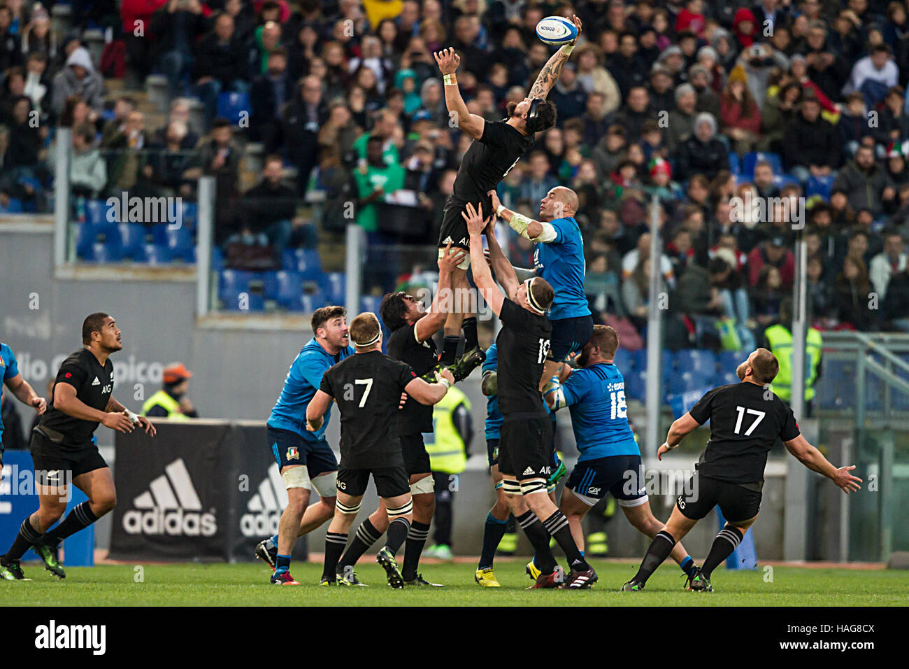 Professional rugby player hi-res stock photography and images - Alamy