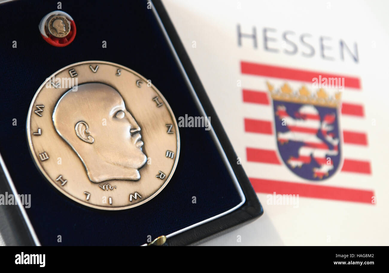 Wiesbaden, Germany. 30th Nov, 2016. The Wilhelm-Leuschner-Medaille in a ...