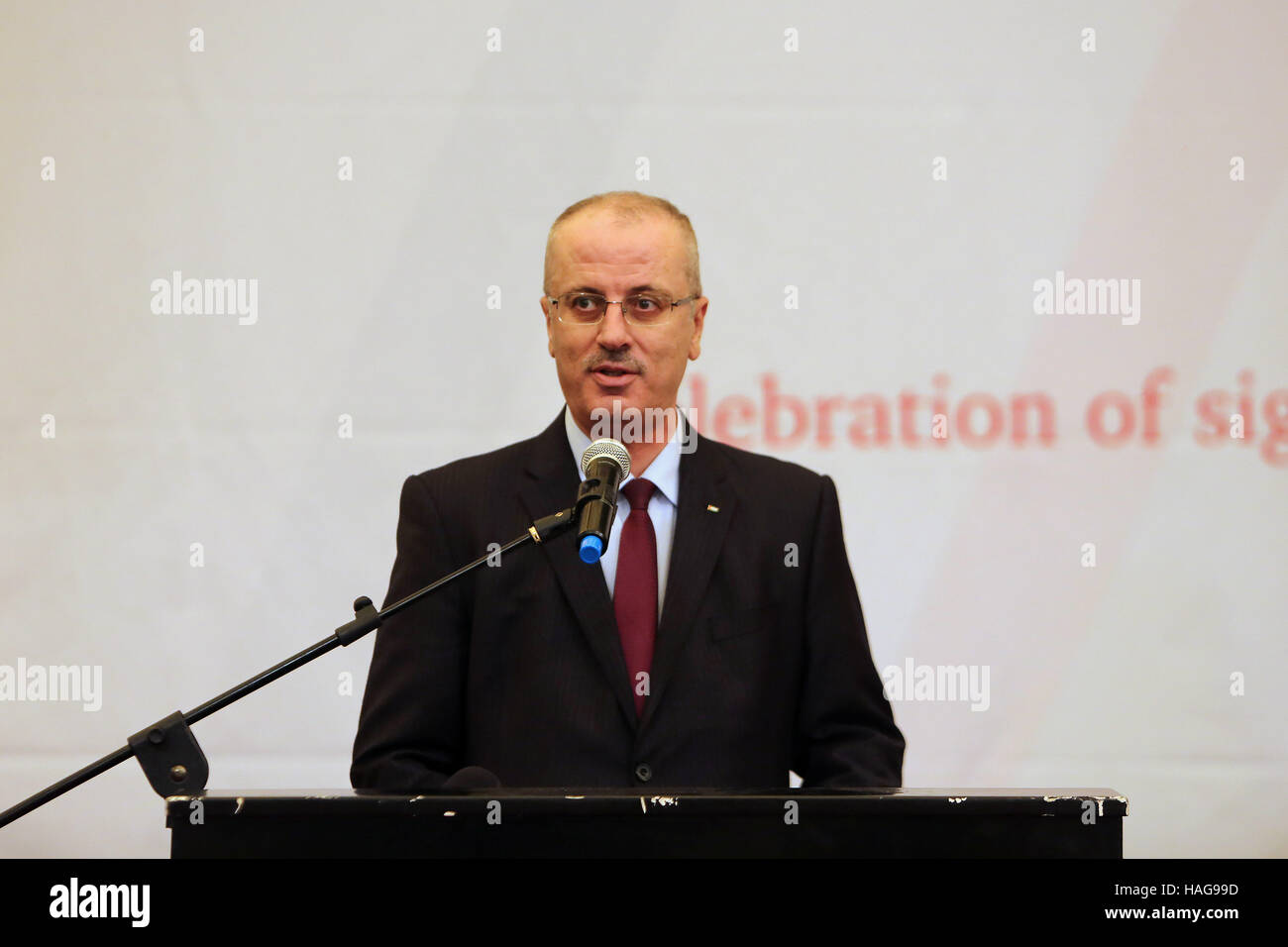 Ramallah, West Bank, Palestinian Territory. 30th Nov, 2016. Palestinian ...