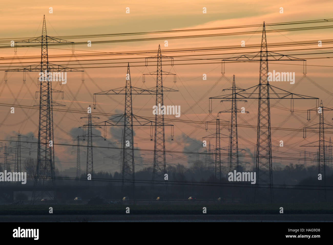 Pulheim, Germany. 30th Nov, 2016. The sunrises beyond power poles near ...