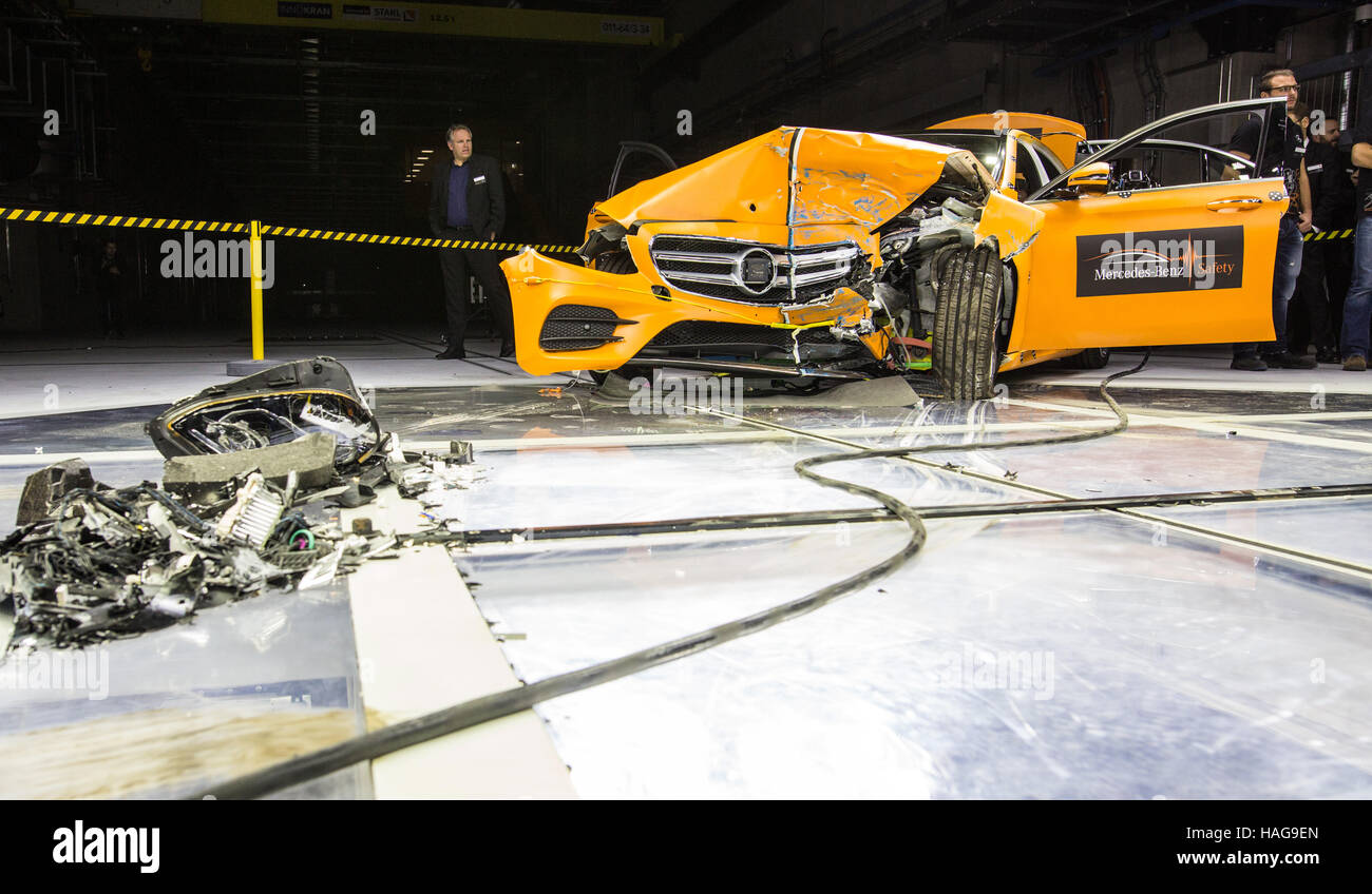 Sindelfingen, Germany. 30th Nov, 2016. A Mercedes-Benz E-class stands ...