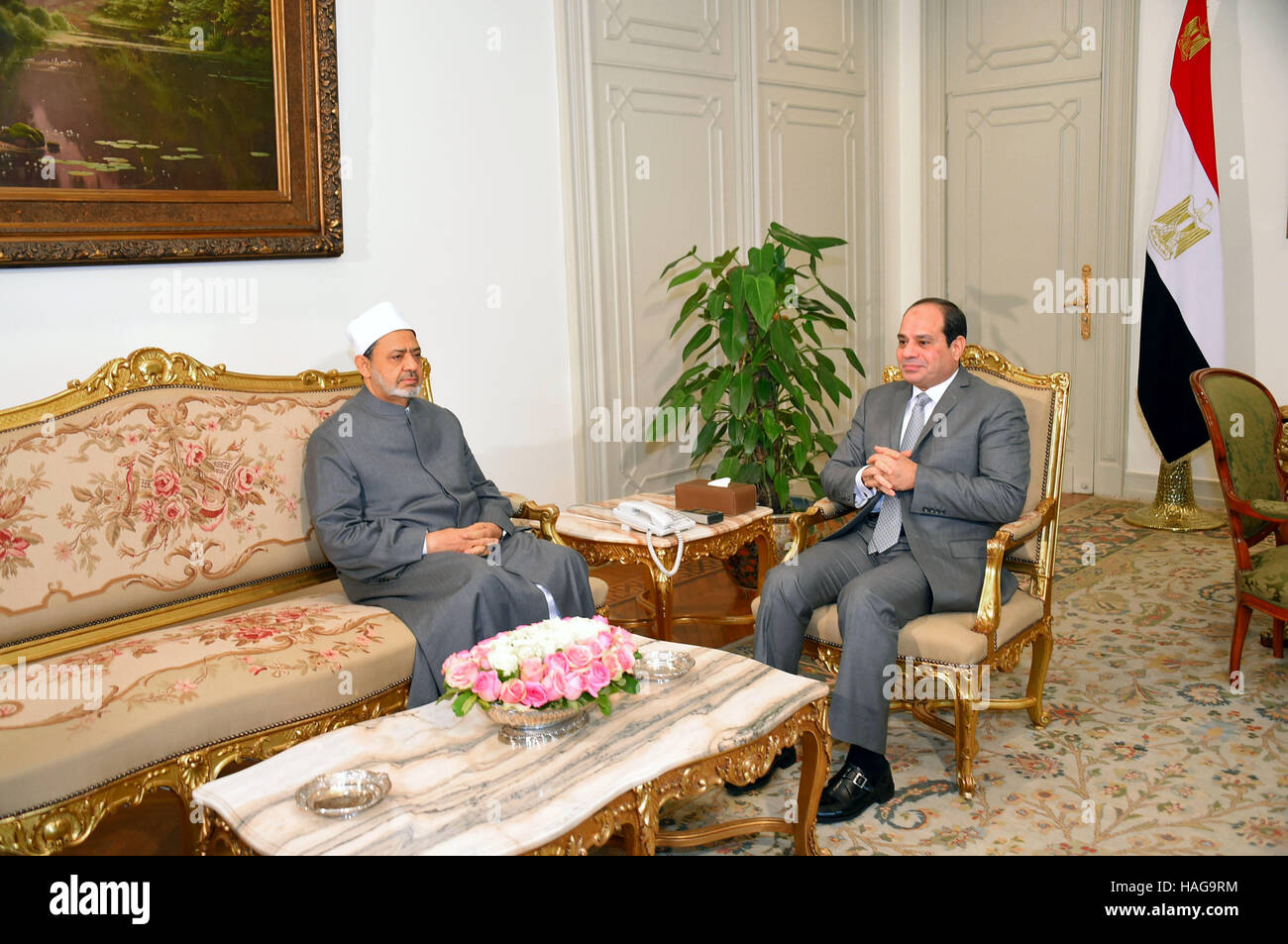 Cairo, Egypt. 30th Nov, 2016. Egyptian President Abdel Fattah al-Sisi meets with Grand Imam of ...