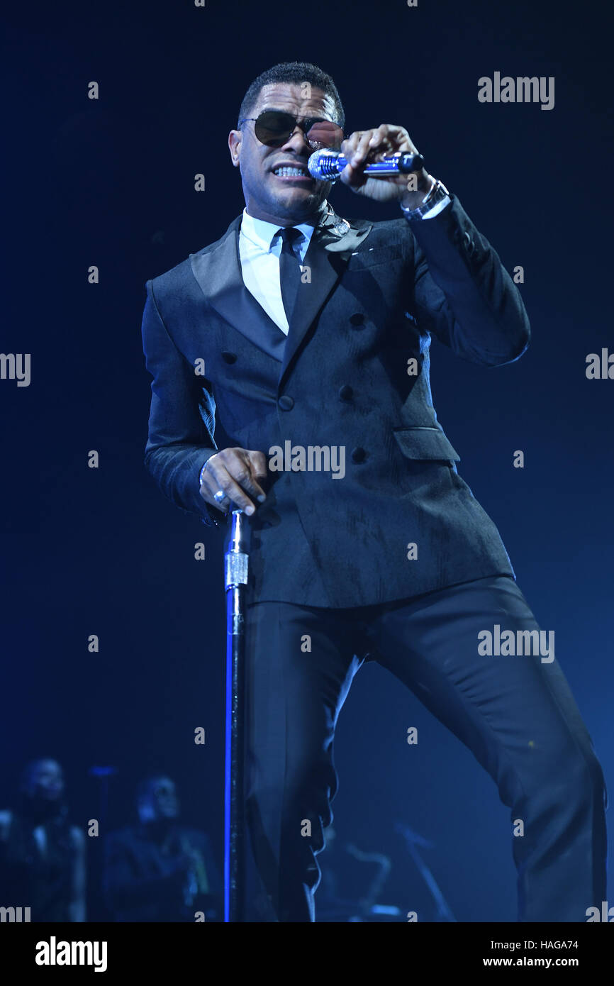 Miami, FL, USA. 29th Nov, 2016. Maxwell performs at the American ...