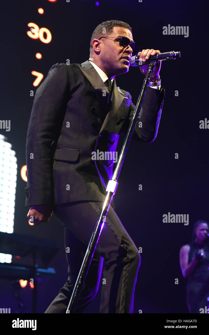 Miami, FL, USA. 29th Nov, 2016. Maxwell performs at the American ...