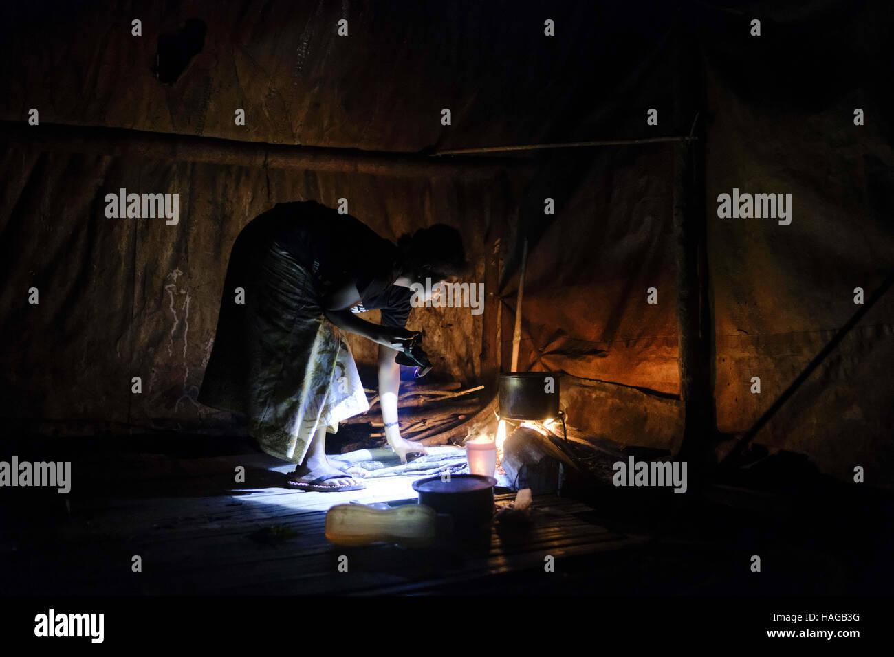 Gua Musang, Kelantan, Malaysia. 22nd Nov, 2016. A woman from the Bateq ...