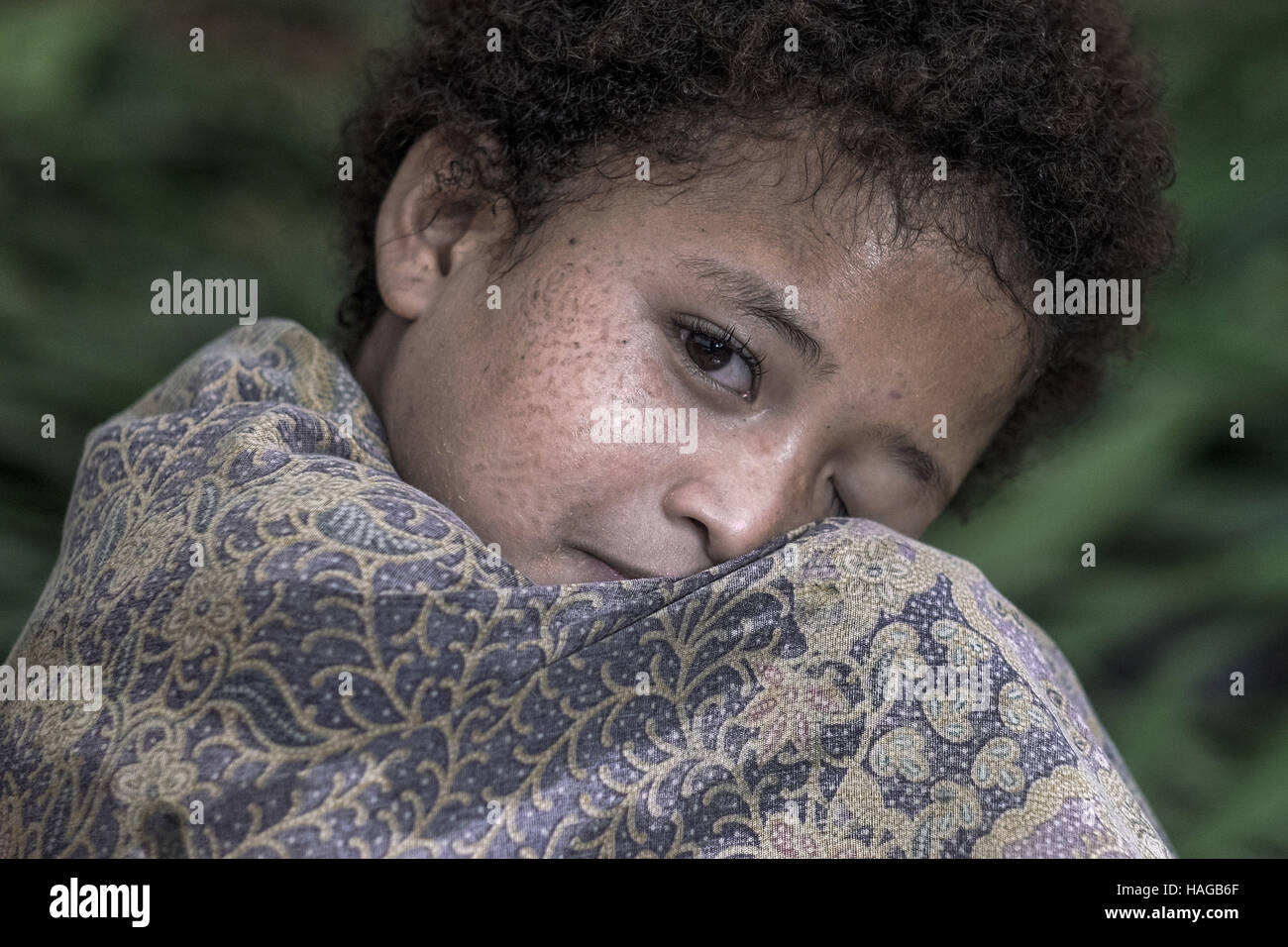Gua Musang, Kelantan, Malaysia. 22nd Nov, 2016. A girl from the Bateq ...