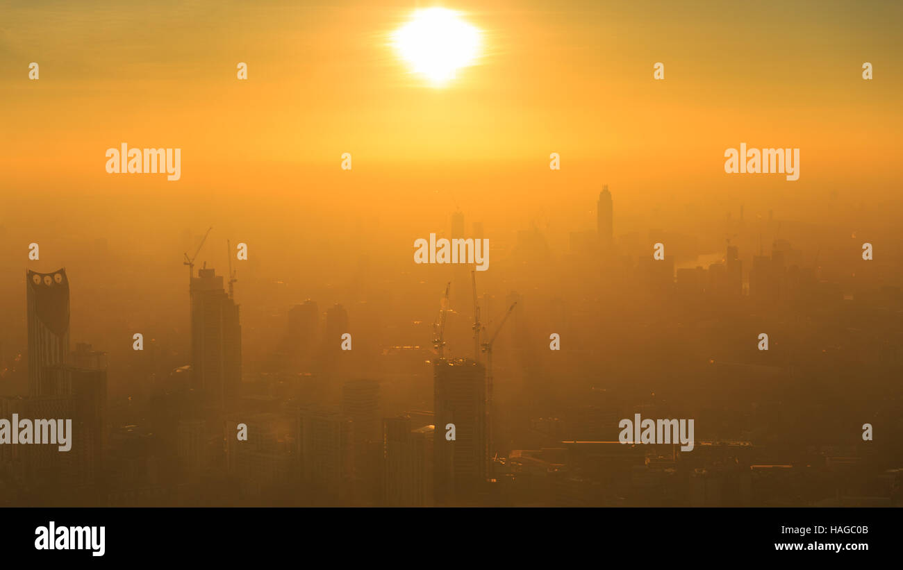 Polluted evening london hi-res stock photography and images - Alamy