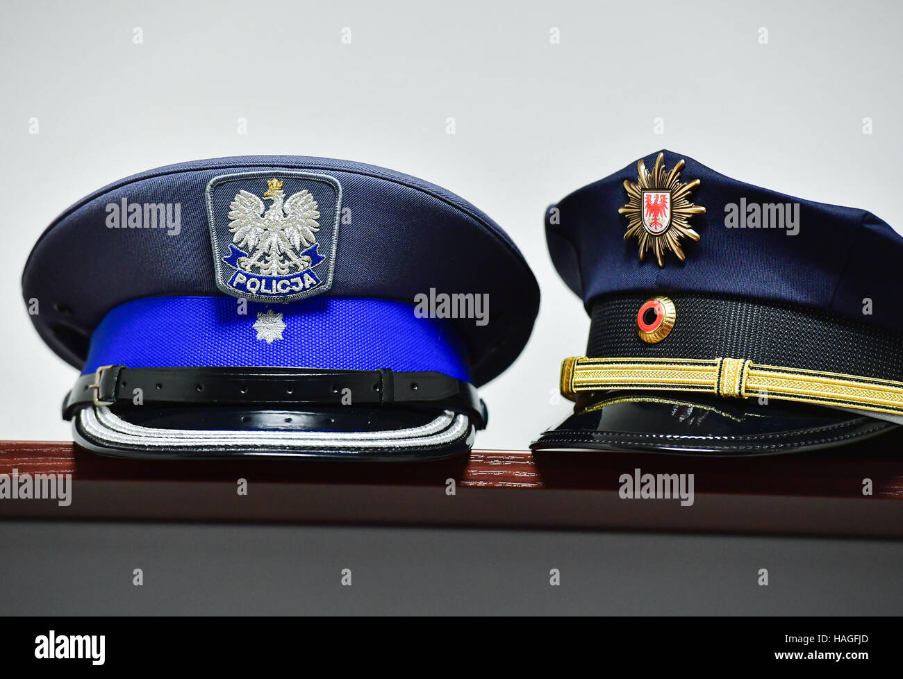 Gorzow, Poland. 1st Dec, 2016. A Polish (l) and a German police cap in ...