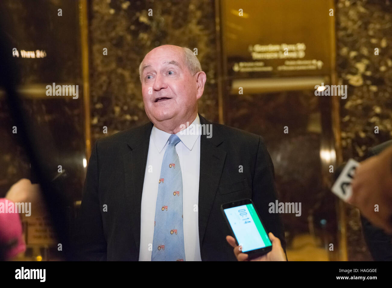 Former Governor George "Sonny" Perdue (Republican of Georgia) speaks ...