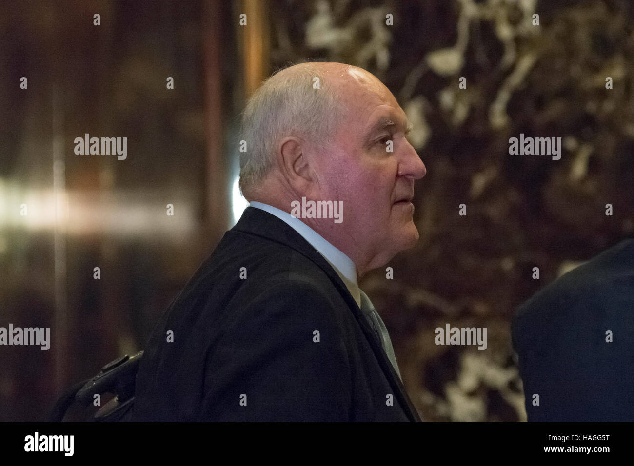 Former Governor George "Sonny" Perdue (Republican of Georgia) arrives ...