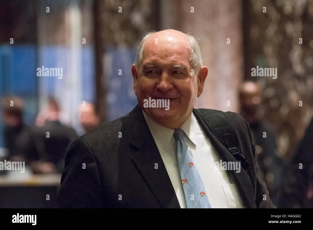 Former Governor George "Sonny" Perdue (Republican of Georgia) arrives ...