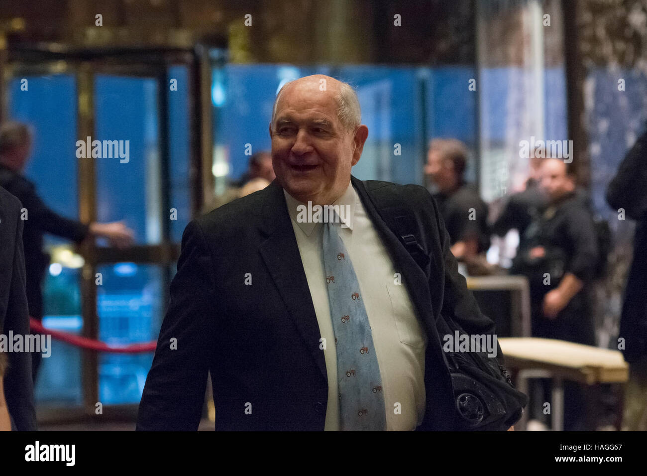 Former Governor George "Sonny" Perdue (Republican of Georgia) arrives ...
