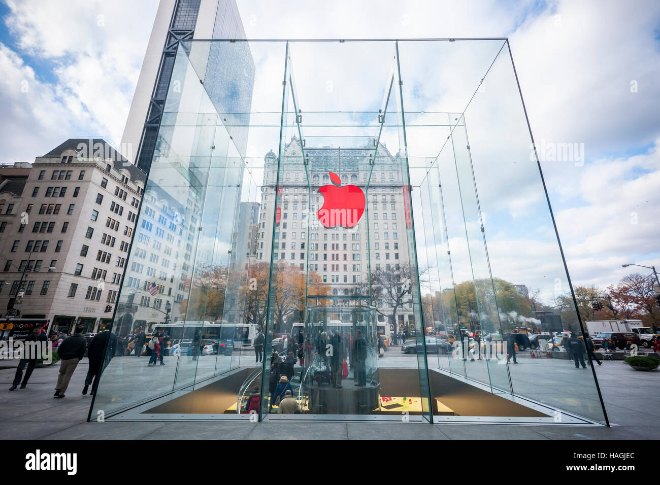 New York, USA. 01st Dec, 2016. The Apple store on Fifth Avenue in New ...