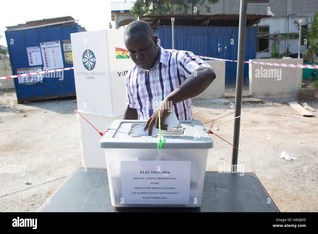 Accra, Ghana. 1st Dec, 2016. Early Voting taking place today ahead of ...