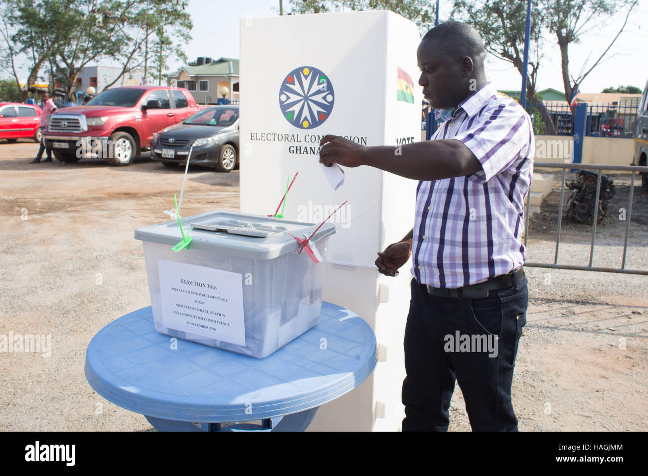 Accra, Ghana. 1st Dec, 2016. Early Voting taking place today ahead of ...