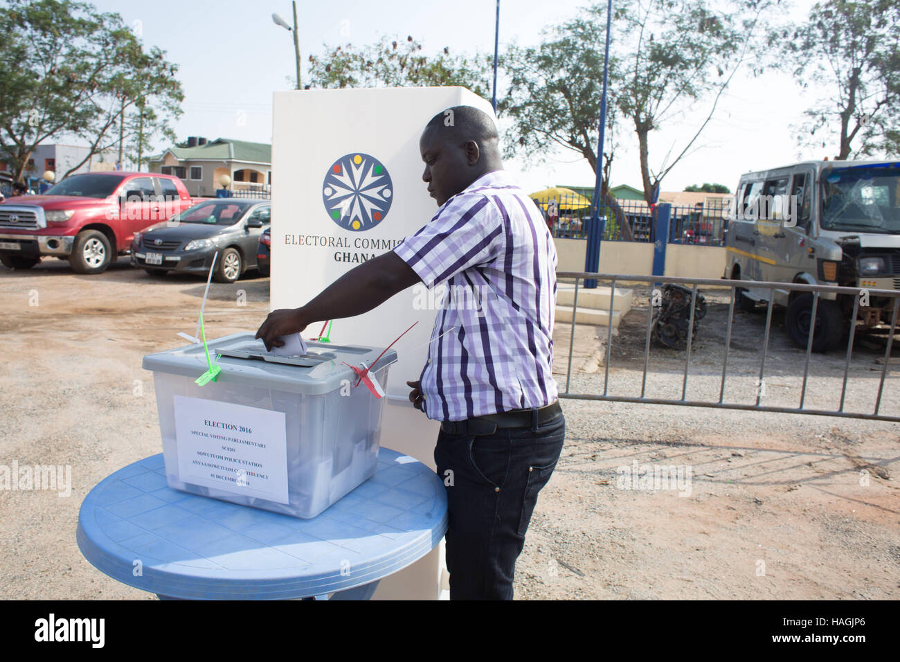 Accra, Ghana. 1st Dec, 2016. Early Voting taking place today ahead of ...