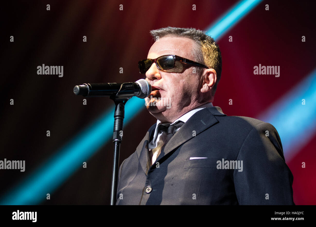 Madness singer hi-res stock photography and images - Alamy